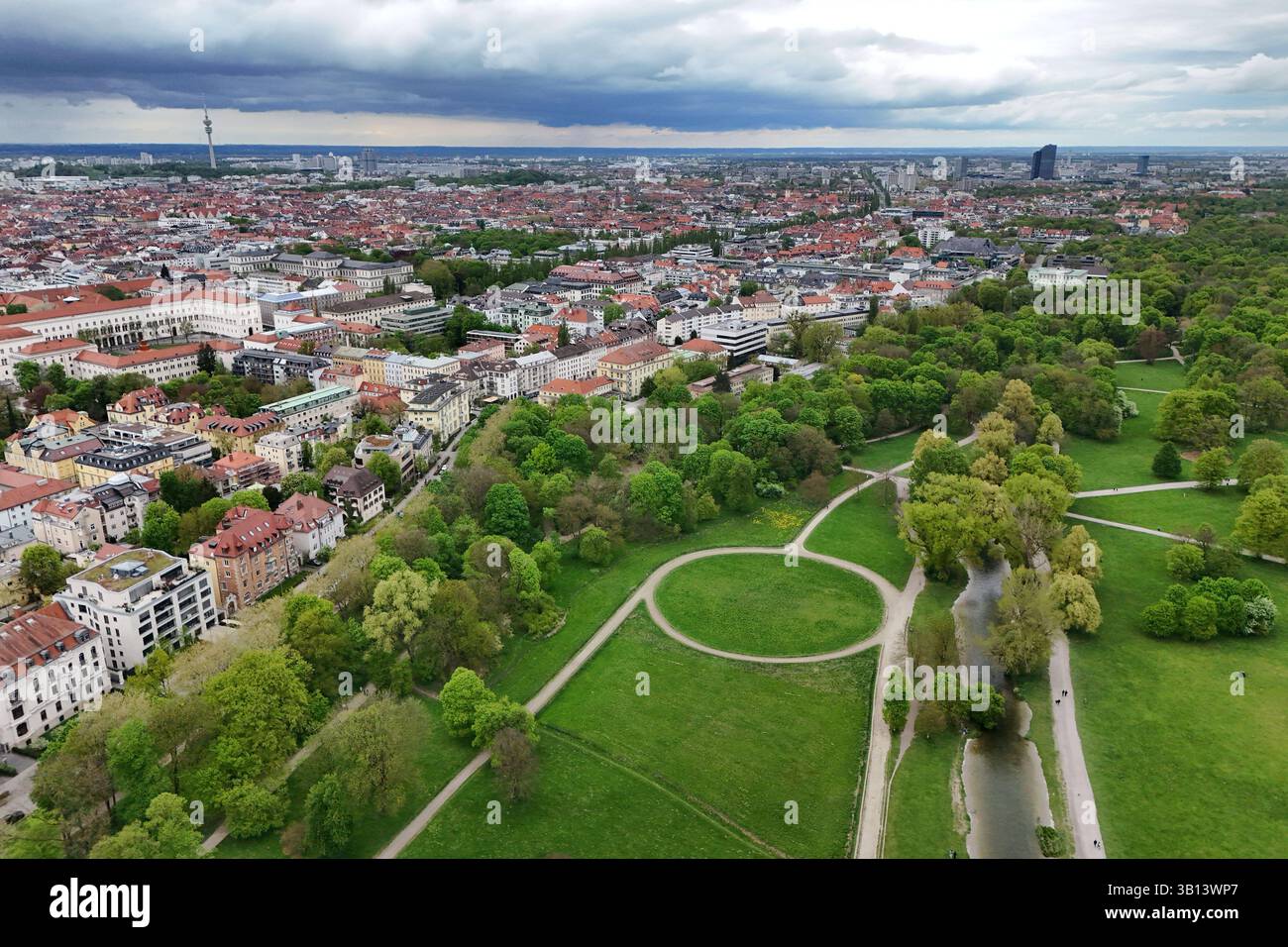 Stadt Muenchen,Uebersicht ,Schwabing,Englischer Garten, Stadtansicht ...