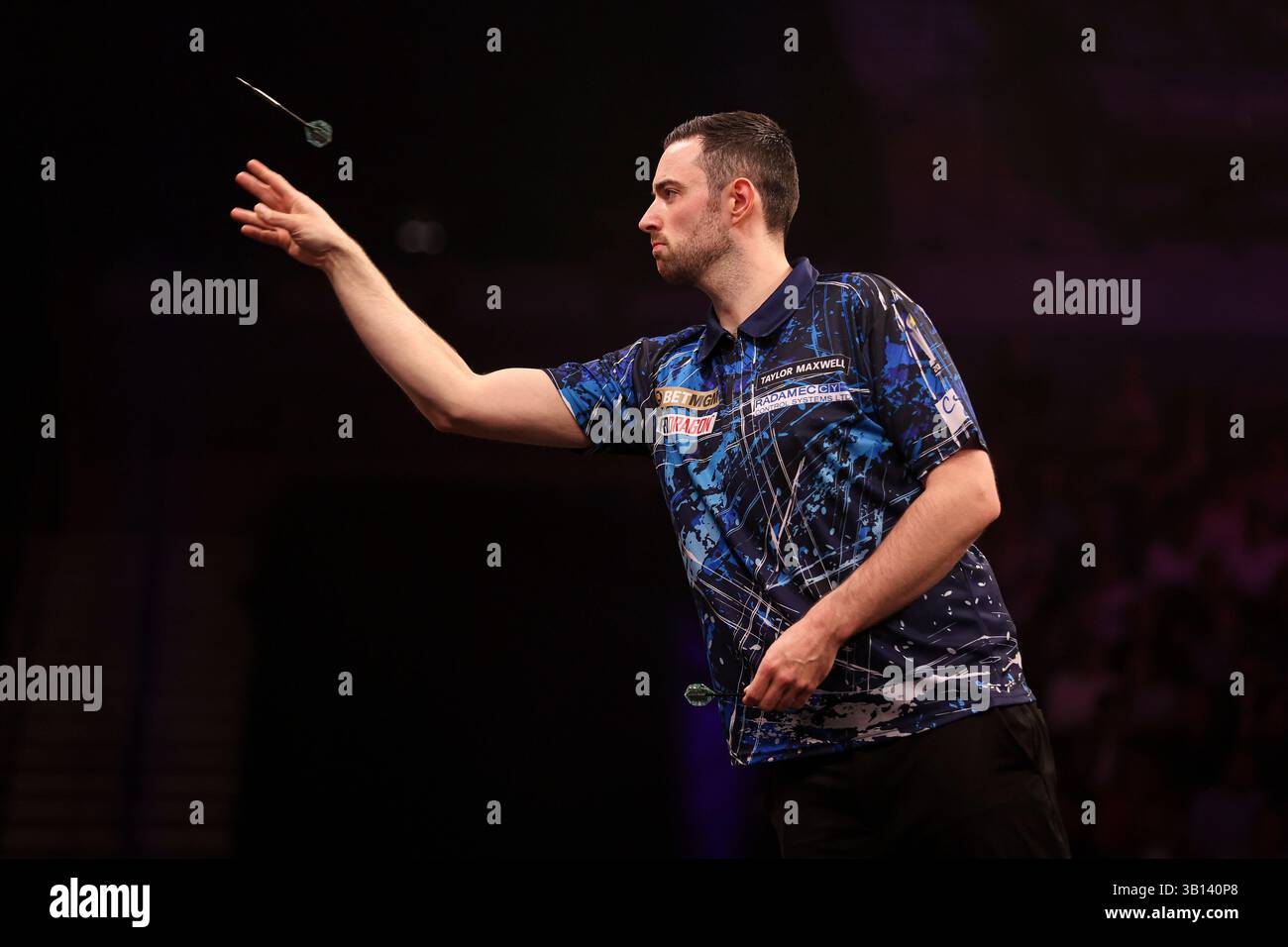 Liverpool, UK. 24th Apr, 2025. Luke Humphries throws in their match ...