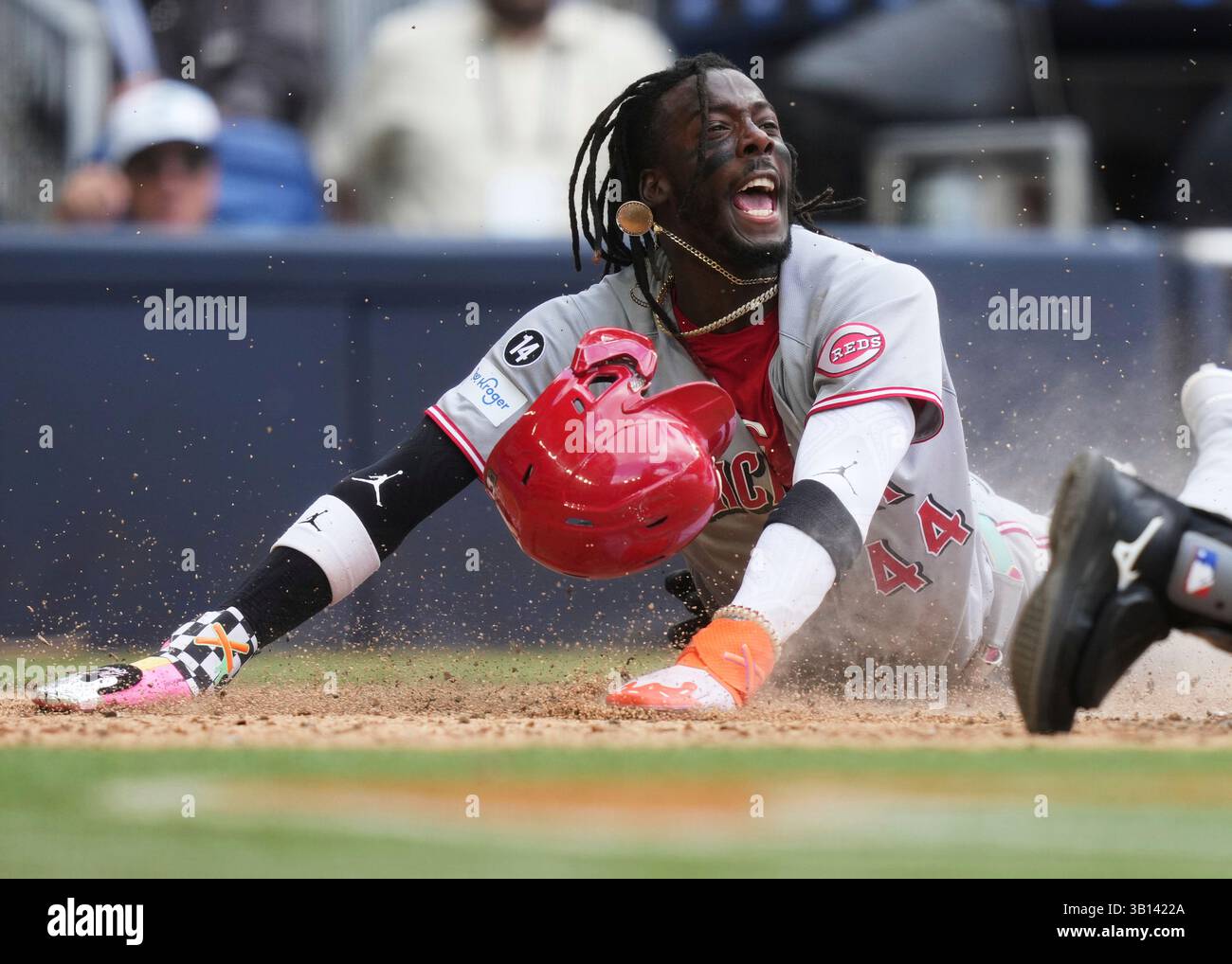 Cincinnati Reds' Elly De La Cruz scores during the eighth inning of a ...