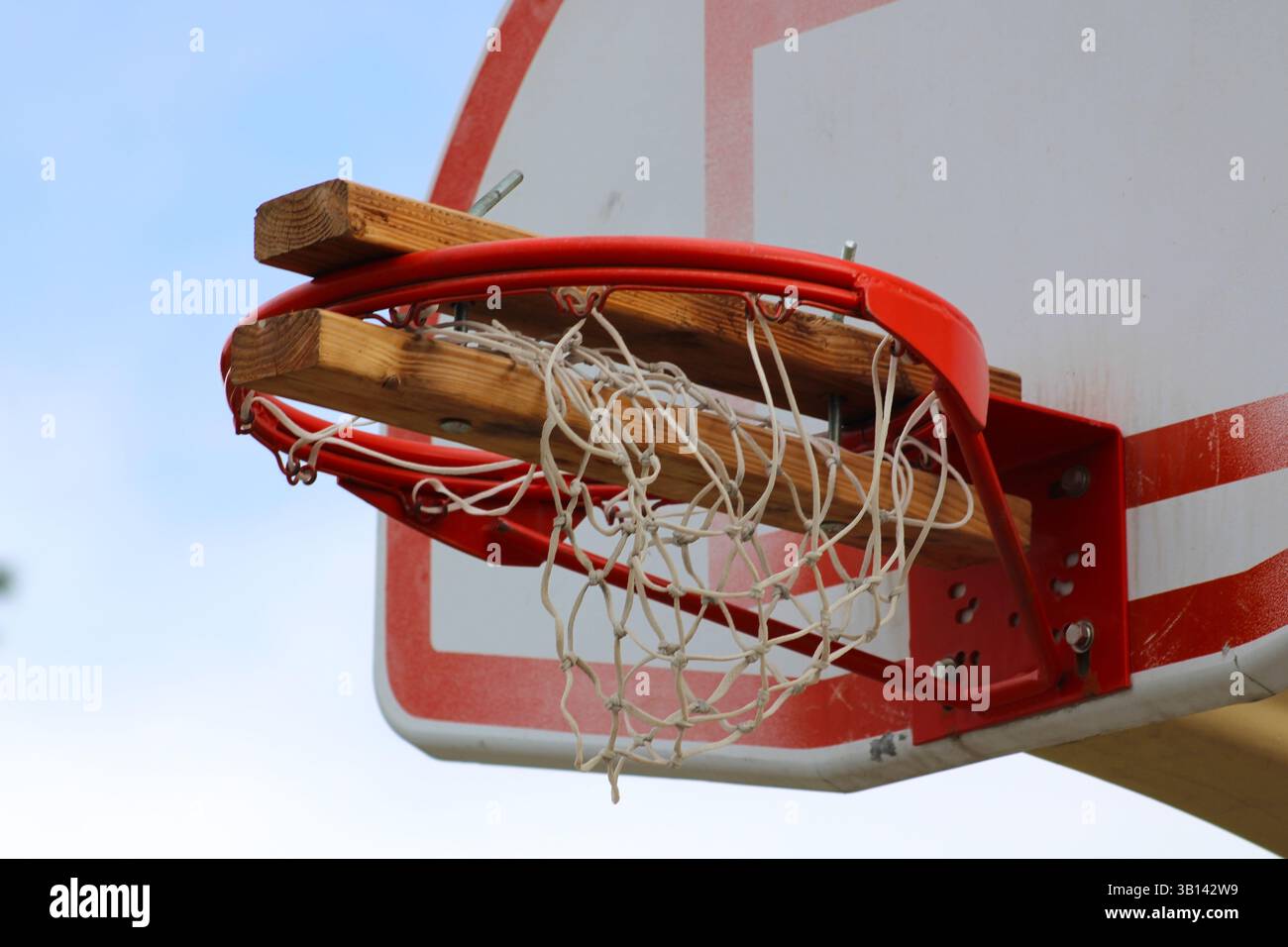 Vandalized basketball hoop hi-res stock photography and images - Alamy