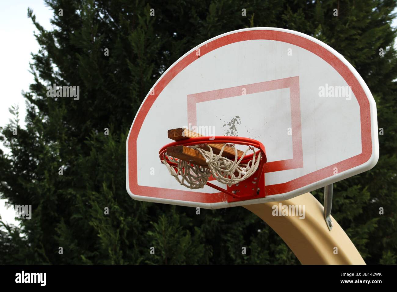 boarded up basketball hoop Stock Photo - Alamy