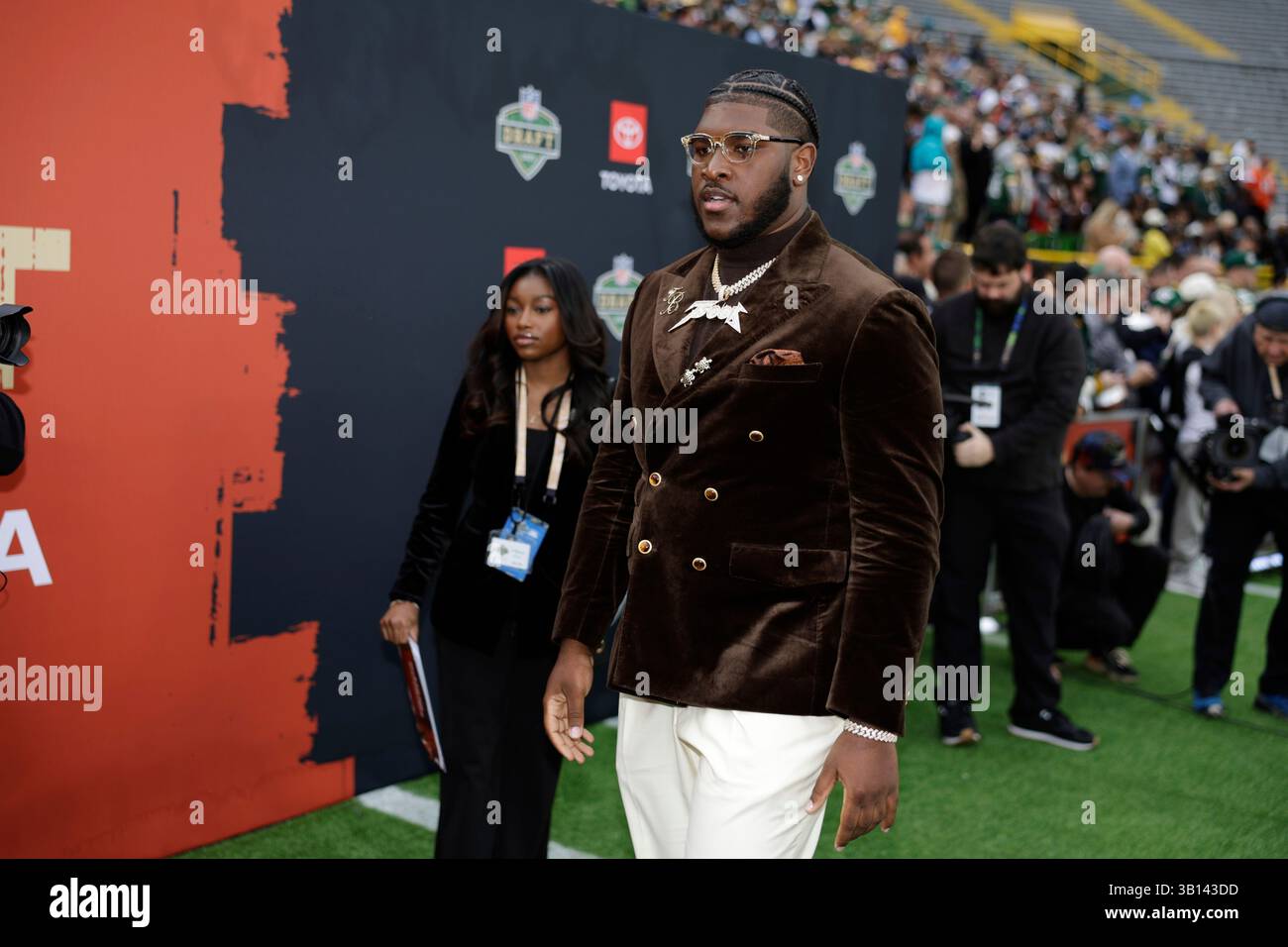 Alabama offensive lineman Tyler Booker poses on the carpet before first ...