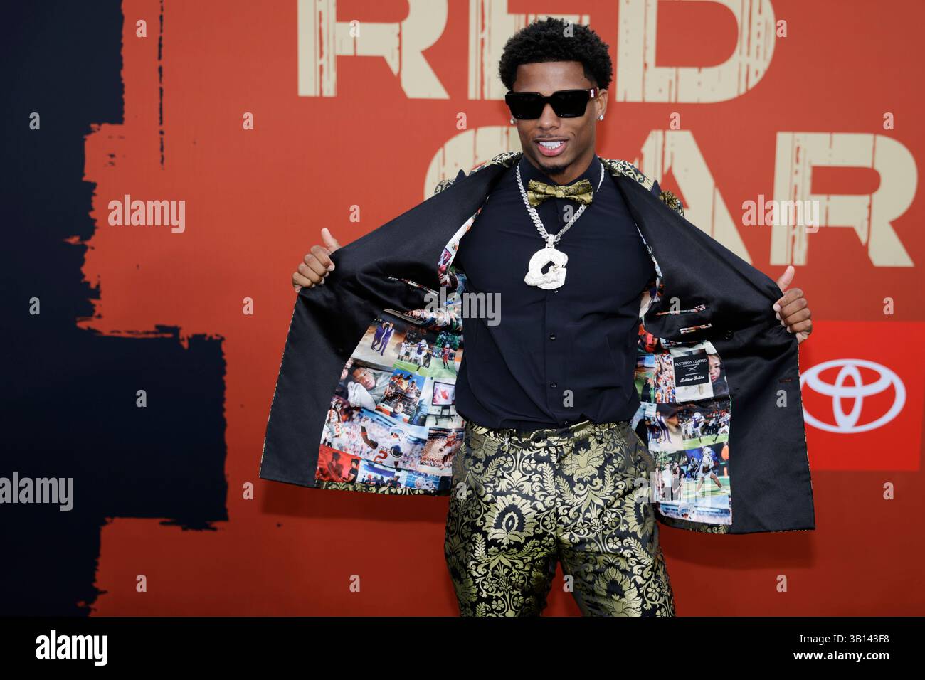 Texas wide receiver Matthew Golden poses on the carpet before first ...