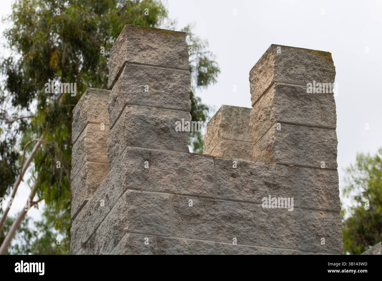 Facade medieval stone castle hi-res stock photography and images - Alamy