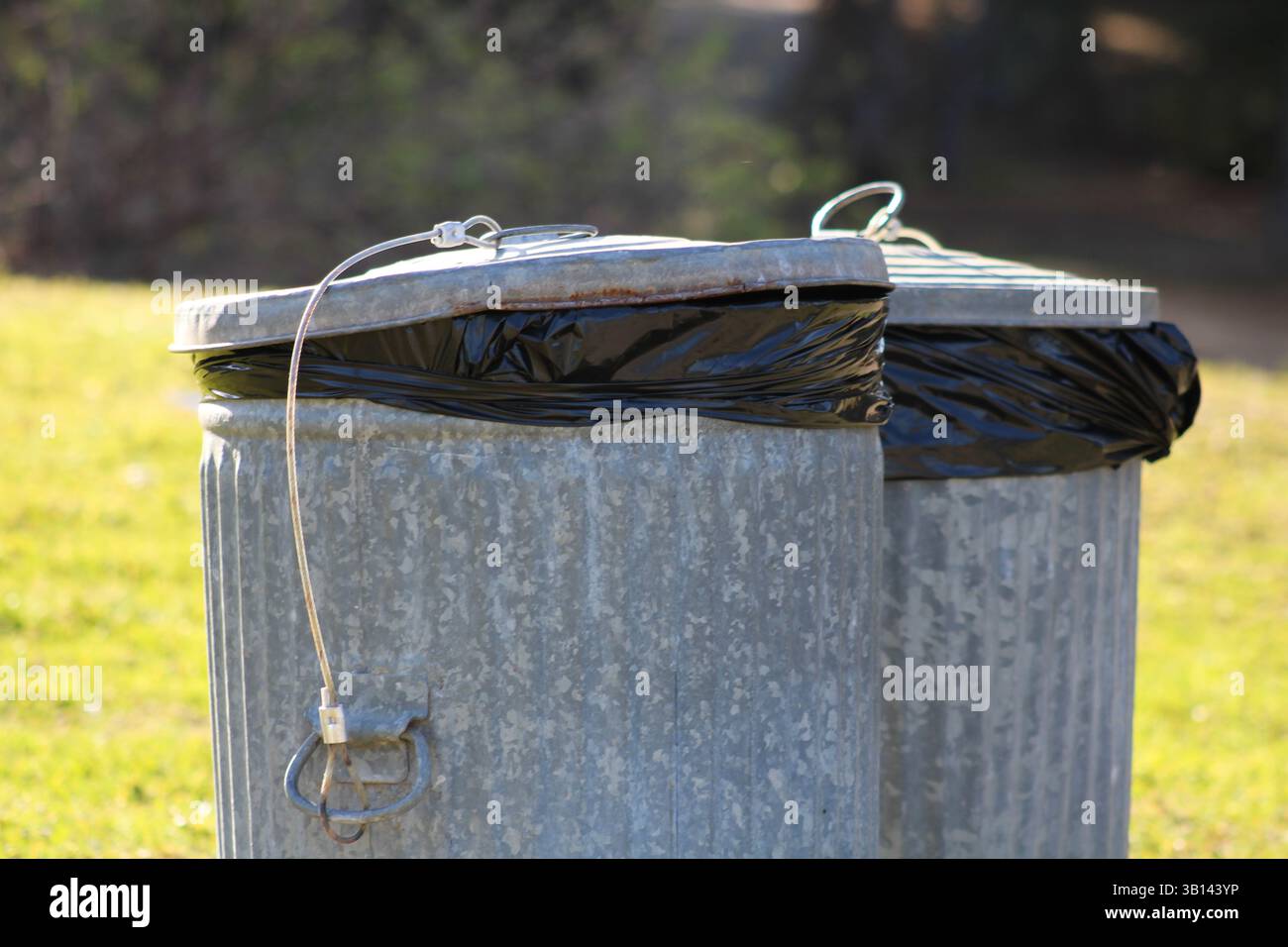 Worn metal trash can hi-res stock photography and images - Alamy
