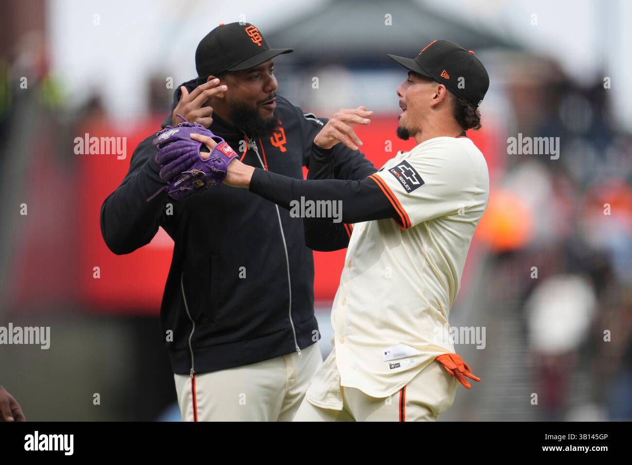 San Francisco Giants' Willy Adames, right, celebrates with Jerar ...