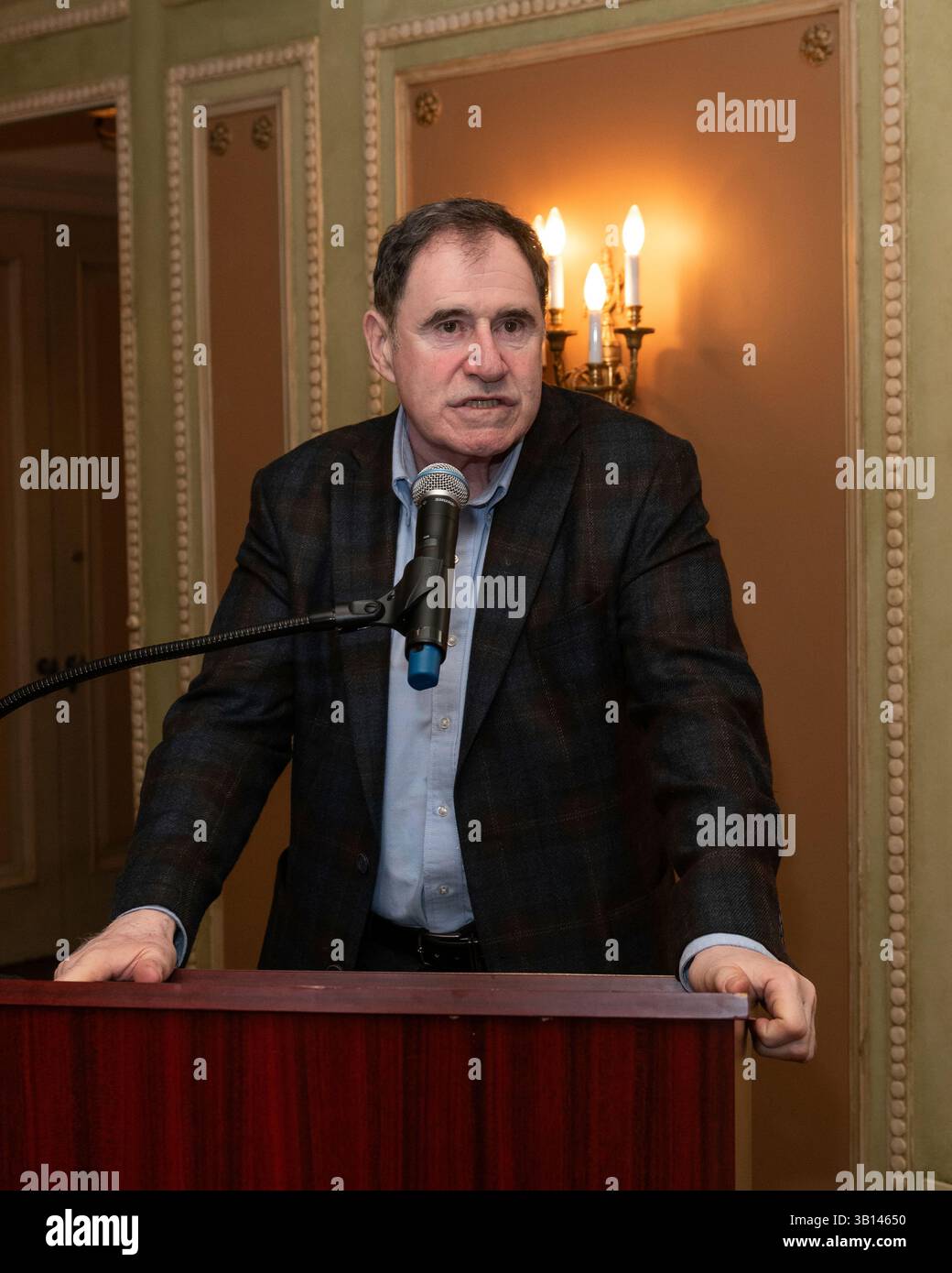 Richard Kind speaks at George Clooney's portrait unveiling at Sardi's ...