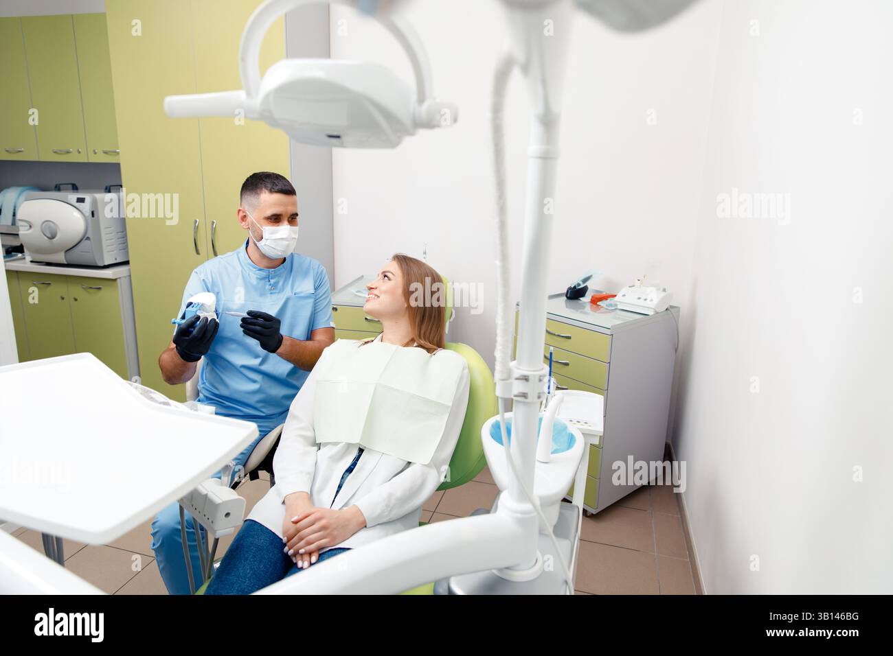 Female dentist checking little hi-res stock photography and images - Alamy