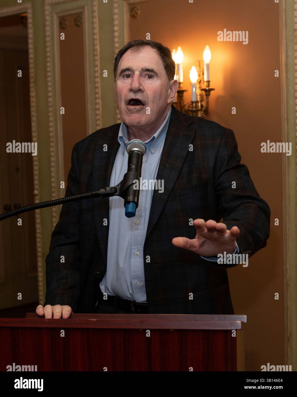 Richard Kind speaks at George Clooney's portrait unveiling at Sardi's ...