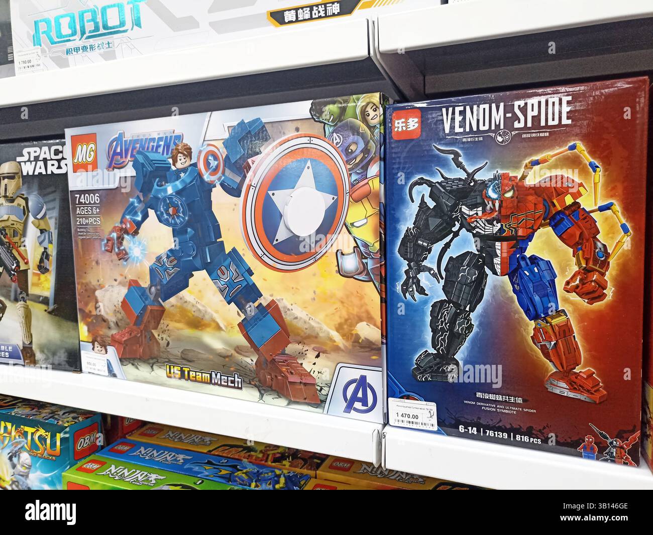 Avengers marvel models hi-res stock photography and images - Alamy