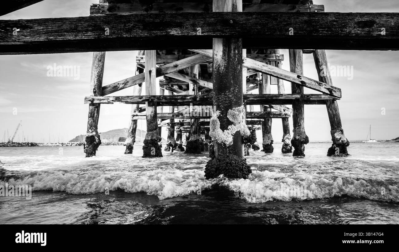 Large ocean pier Black and White Stock Photos & Images - Alamy