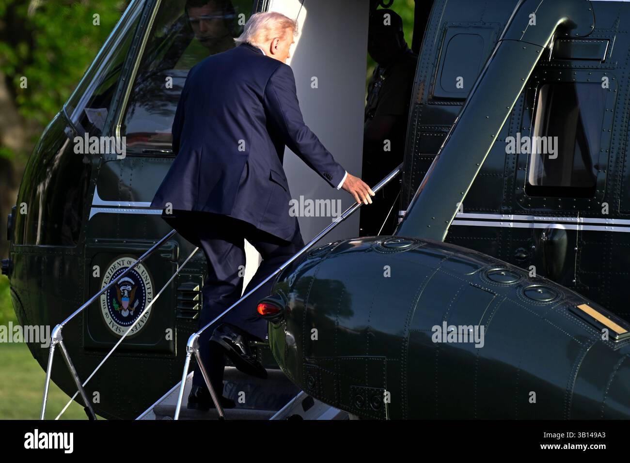 President Donald Trump departs on Marine One from the South Lawn of the ...