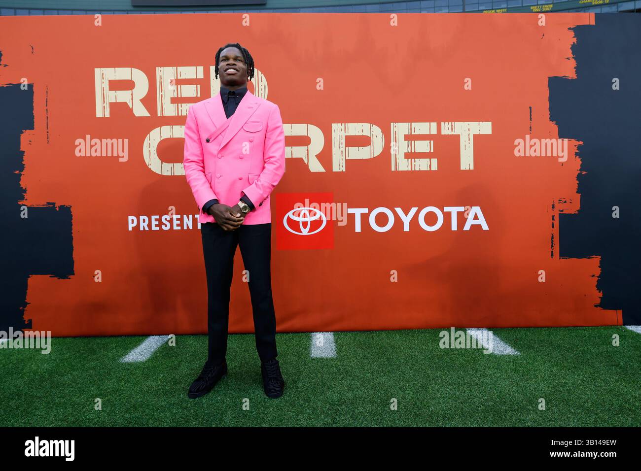 Colorado wide receiver Travis Hunter on the red carpet at the NFL Draft ...