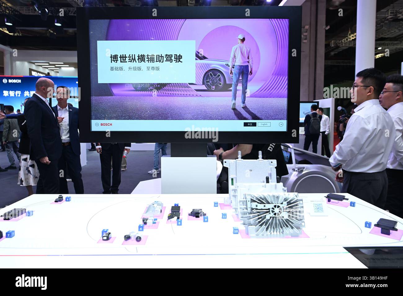 Visitors visited the BOSCH booth at the 2025 Shanghai International ...