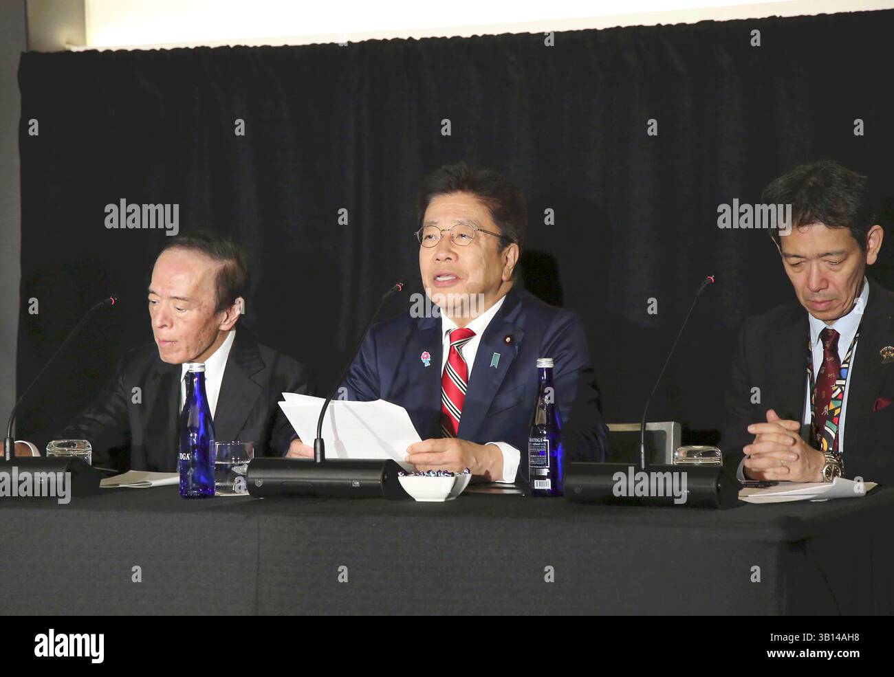 Katsunobu KATO, Japan's Finance Minister (C), and Kazuo UEDA, the ...