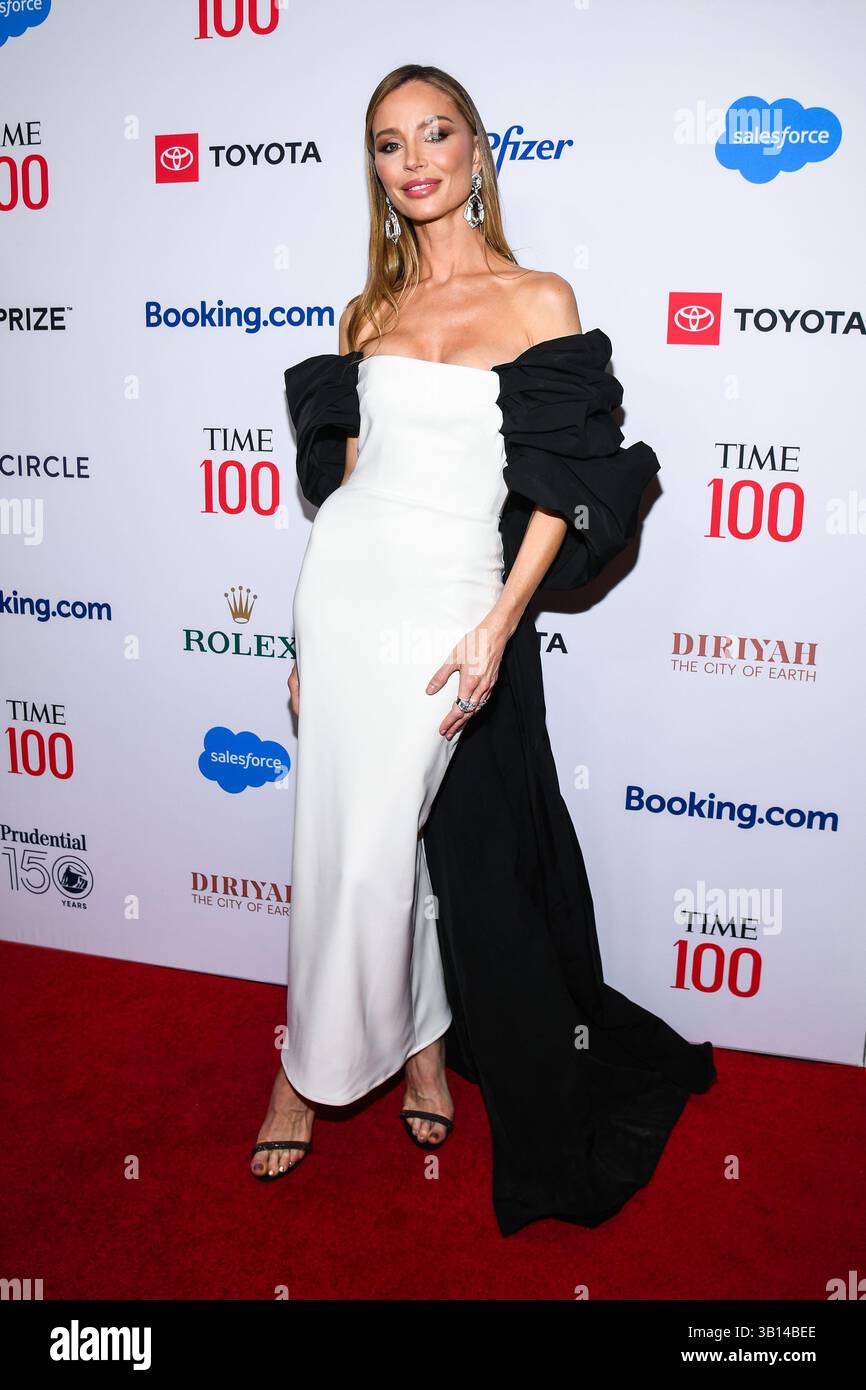 New York, USA. 24th Apr, 2025. Georgina Chapman walking on the red ...