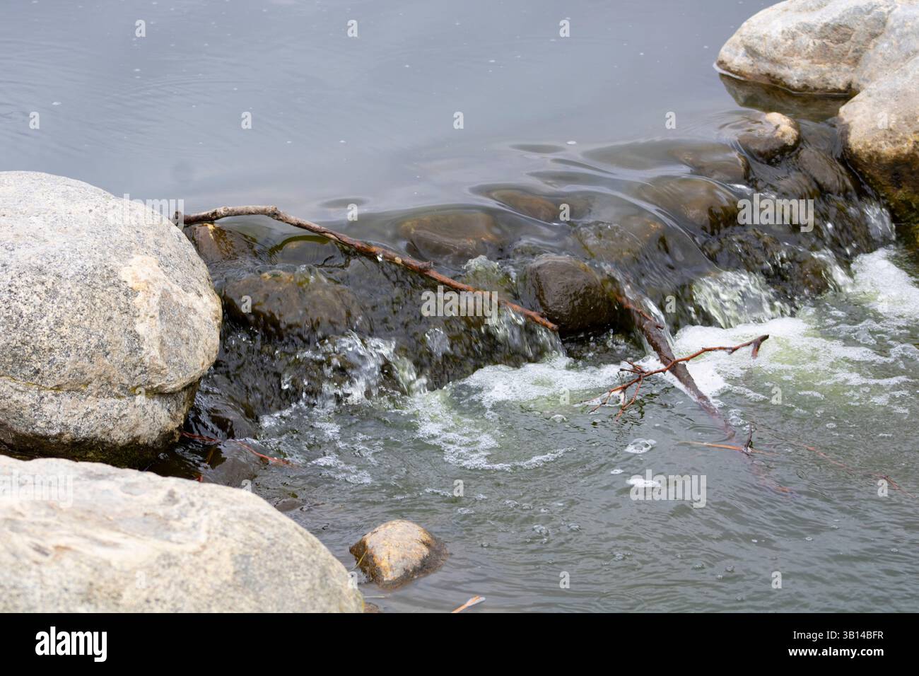water rushing over rocks Stock Photo - Alamy