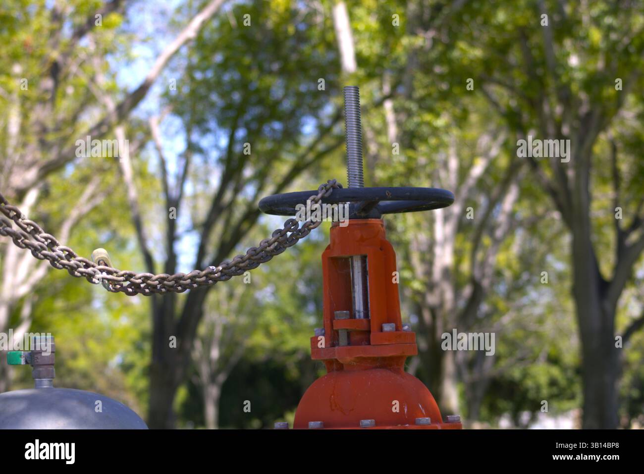 metal valve turn wheel Stock Photo - Alamy