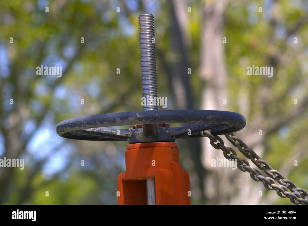 metal valve turn wheel Stock Photo - Alamy