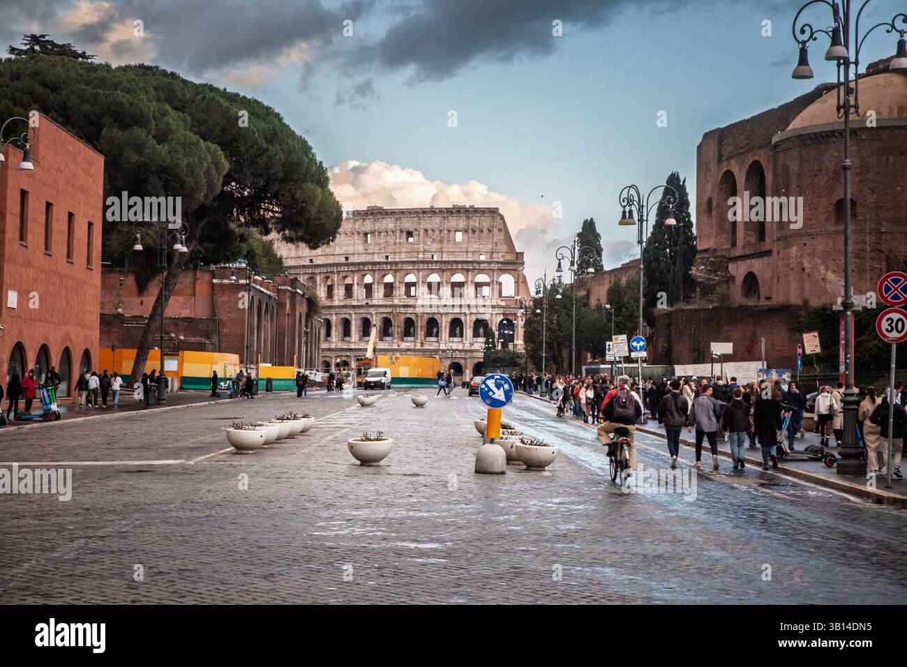 ROME, ITALY - JANUARY 15, 2025: Street-level view of Rome's Colosseum ...
