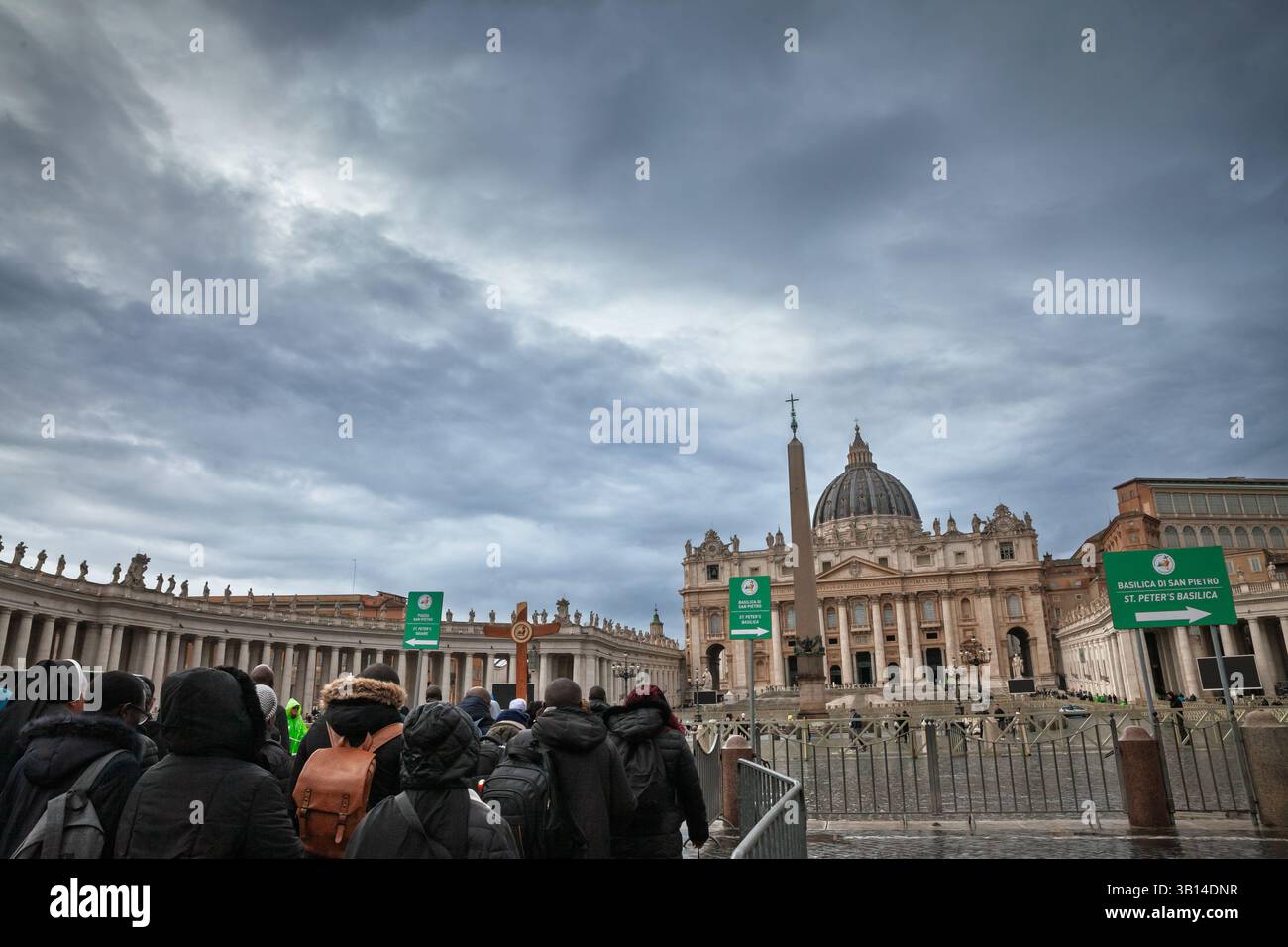 VATICAN - JANUARY 15, 2025: Pilgrims gathering at Piazza San Pietro in ...