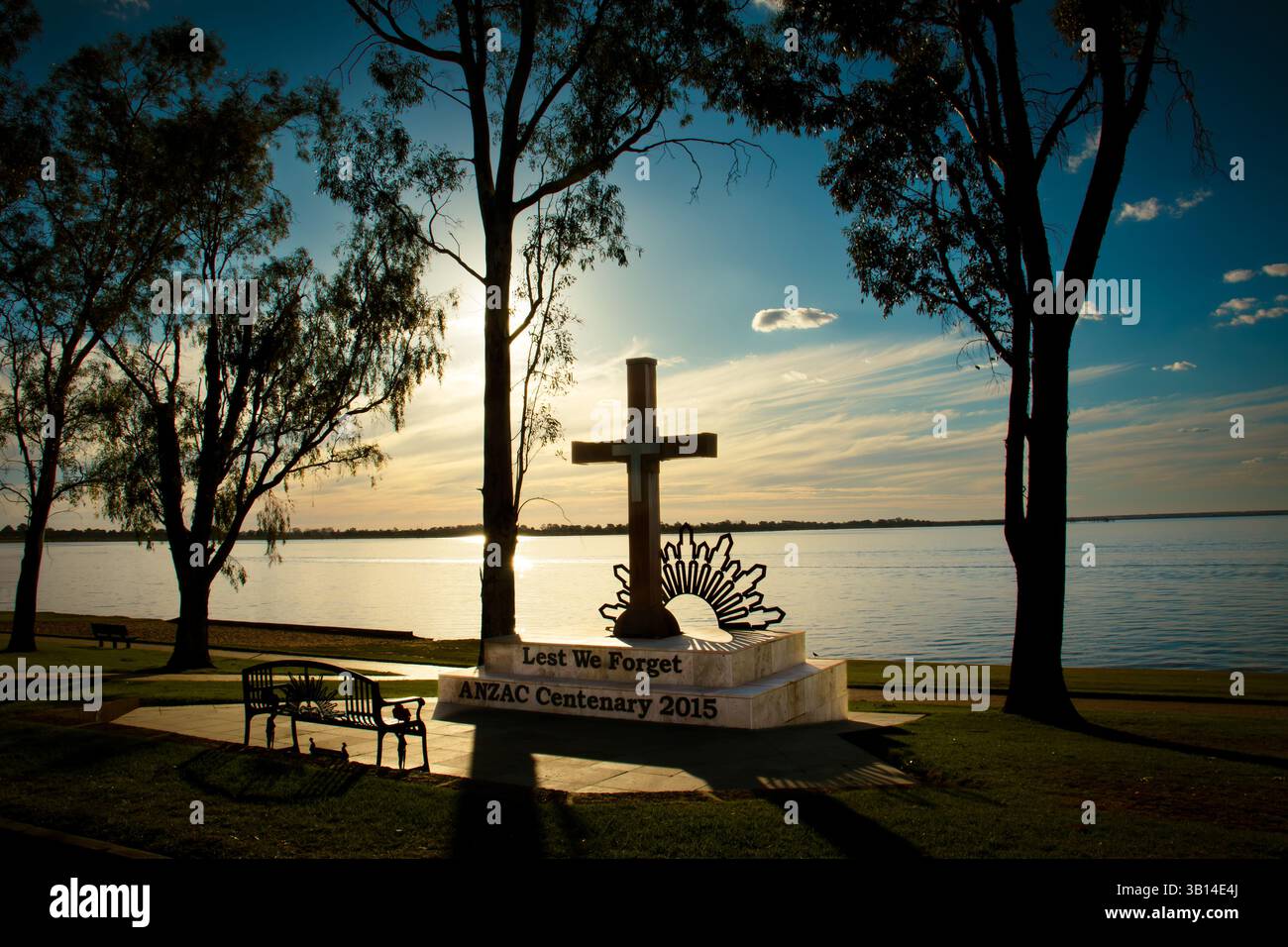 Anzac centenary cross hi-res stock photography and images - Alamy