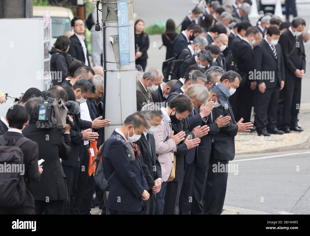 [CAPTION CORRECTION]People pray for the victims of a train derailment accident 20 years ago in ...