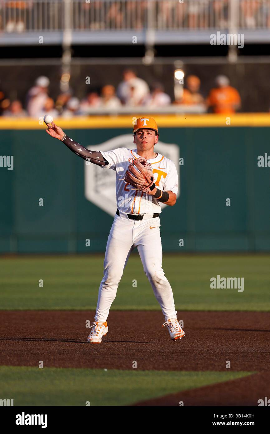 Tennessee Volunteers shortstop Ariel Antigua (2) on defense against the ...