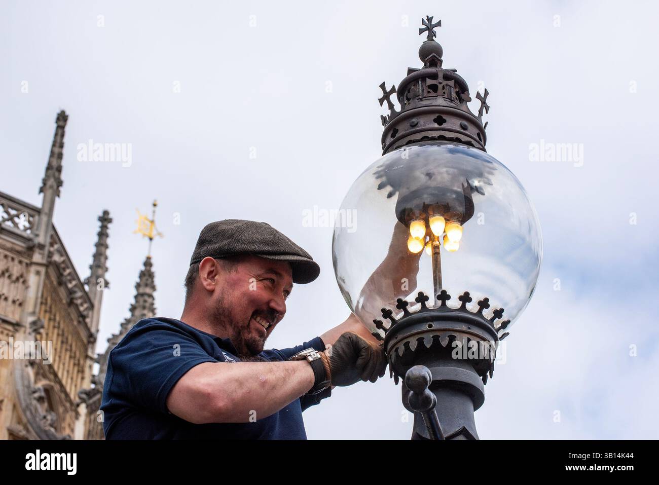 London, UK. 24th Apr, 2025. The lamplighter tightens up the glass head ...