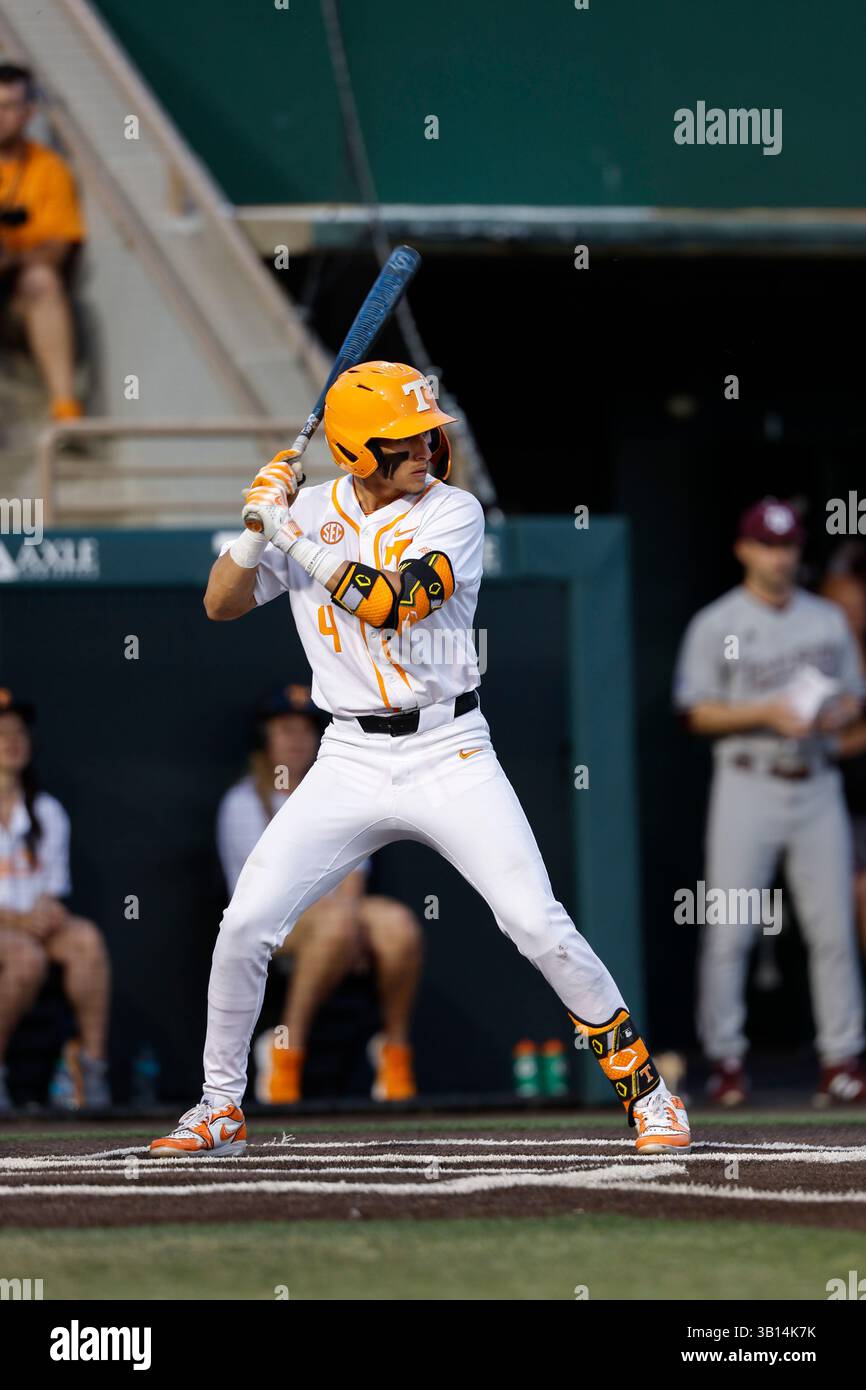 Tennessee Volunteers second baseman Manny Marin (4) at bat against the ...