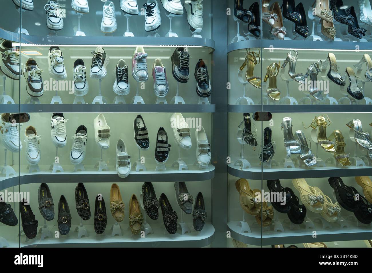 a shop window with modern women's clothing and shoes Stock Photo - Alamy