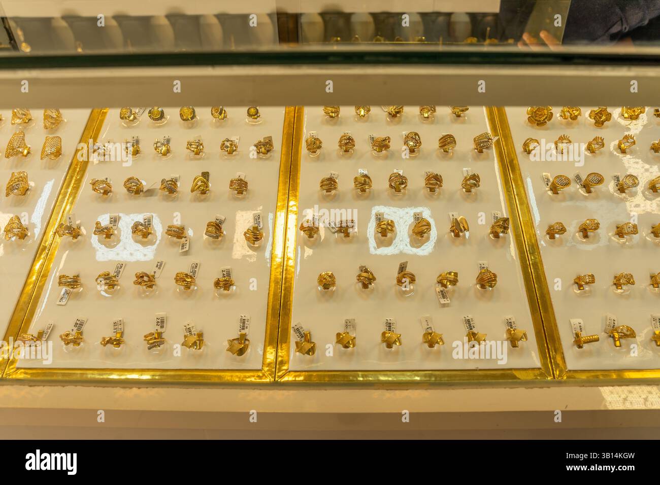 jewelry store counter, gold Stock Photo - Alamy