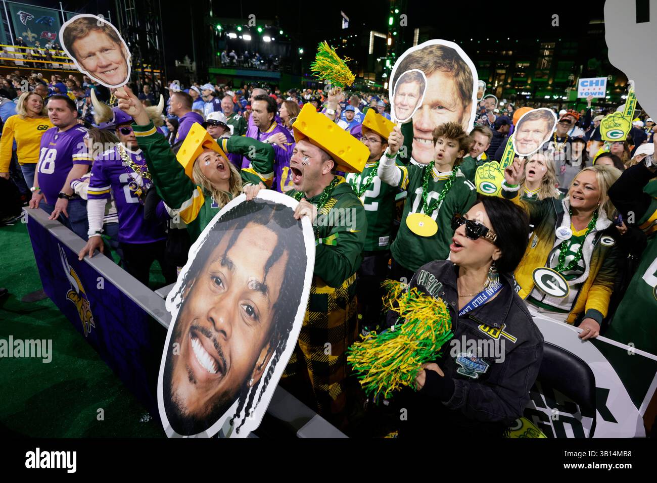 Green Bay Packers fans celebrates during the first round of the NFL ...