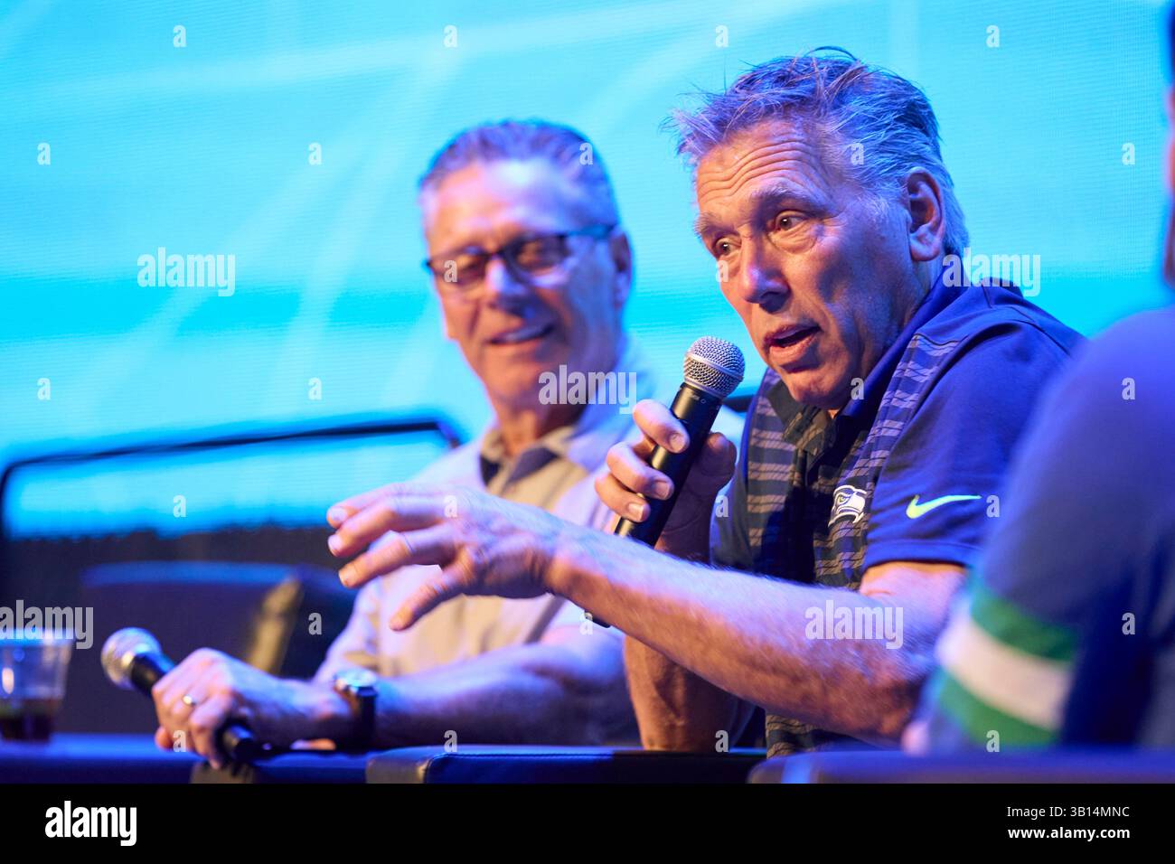 Former Seattle Seahawks' Steve Largent, left, and Jim Zorn, right, talk ...