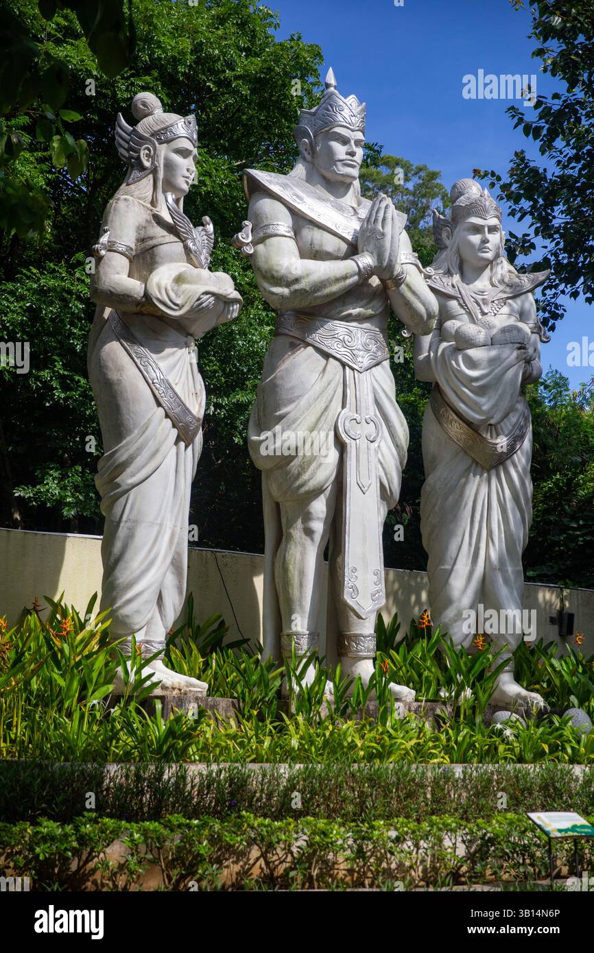 The three statues at Plaza Bhagawan Stock Photo - Alamy