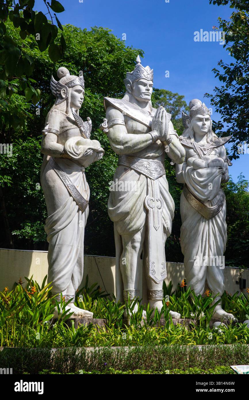The three statues at Plaza Bhagawan Stock Photo - Alamy