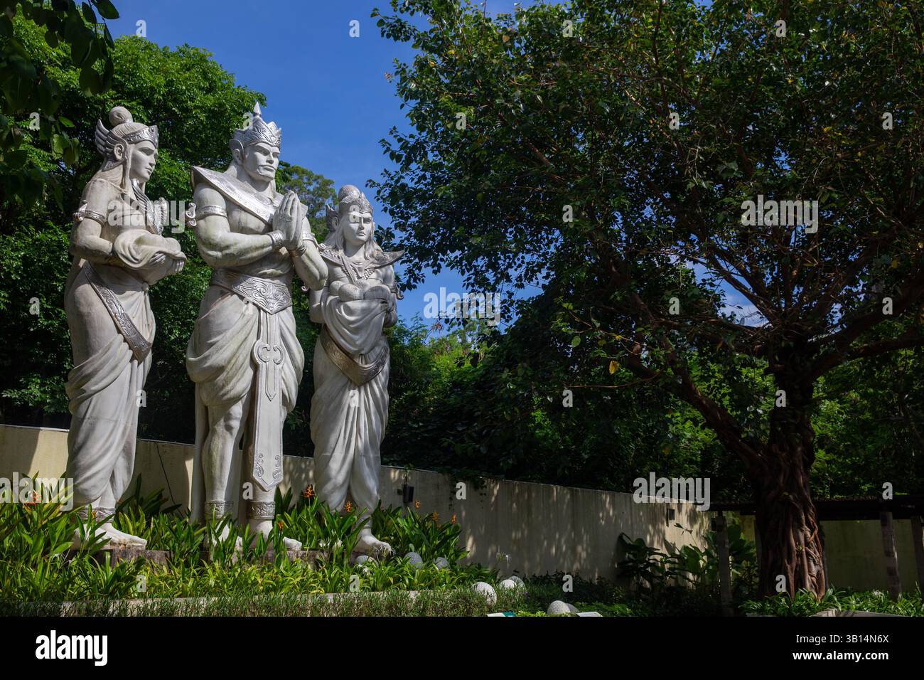 Statues garuda wisnu kencana hi-res stock photography and images - Alamy