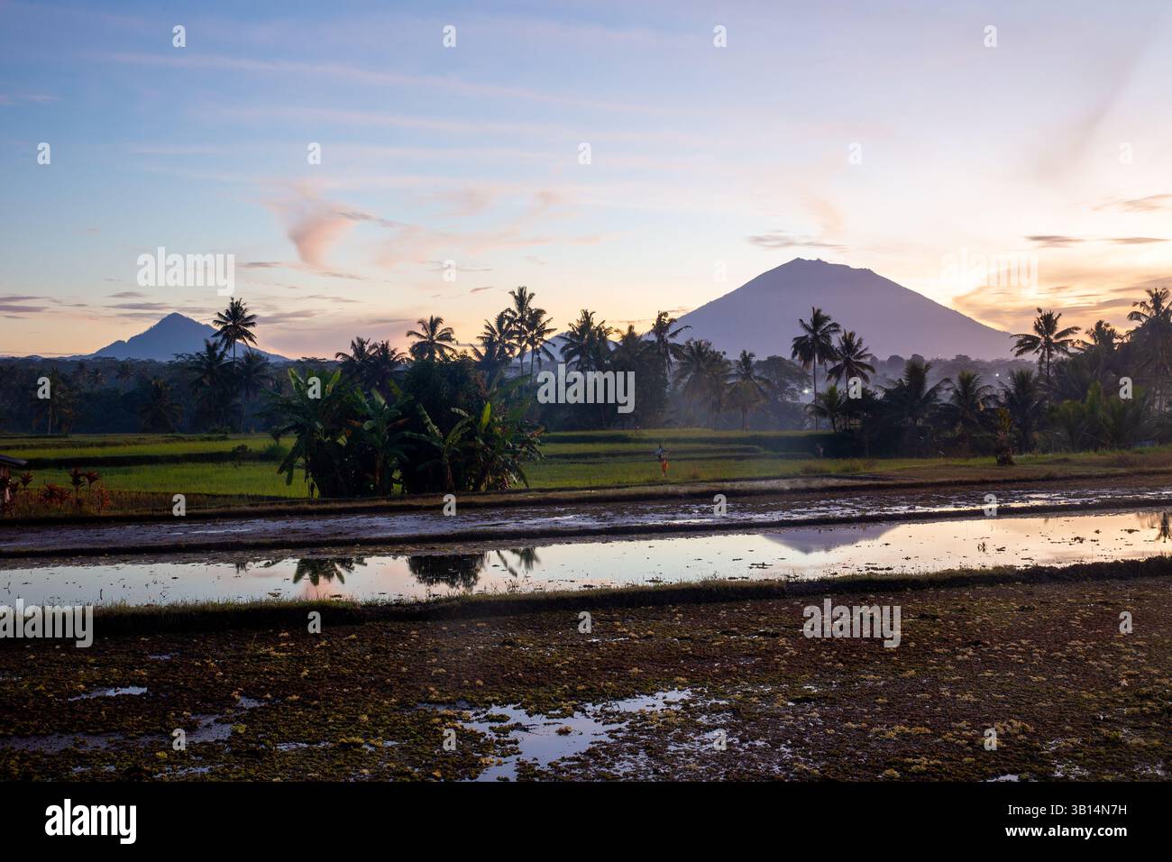 Mountain 2025 sunrise hi-res stock photography and images - Alamy