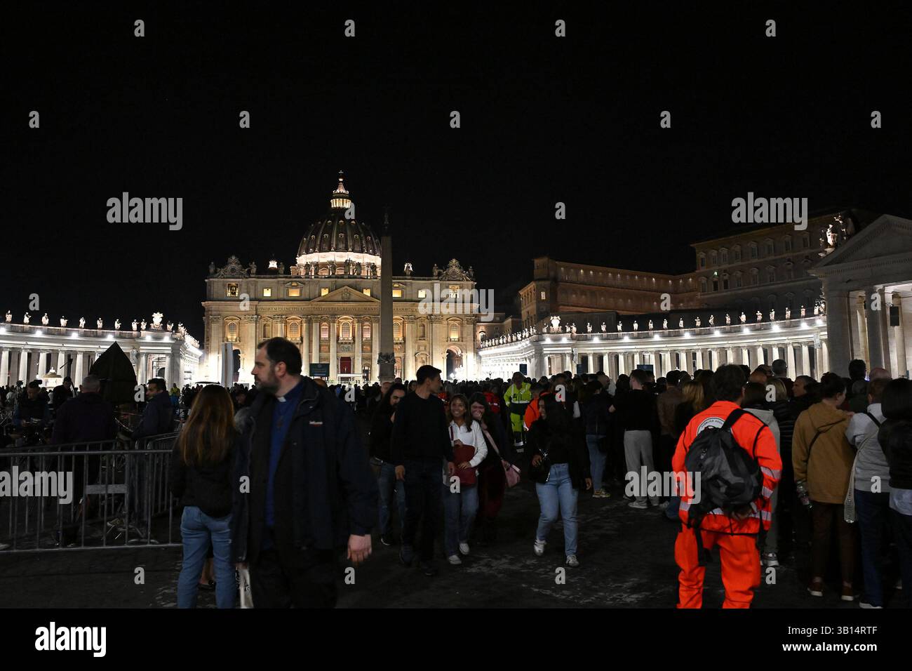 Rome, Italy. 24th Apr, 2025. Vatican City, Rome, Italy - pilgrims wait ...