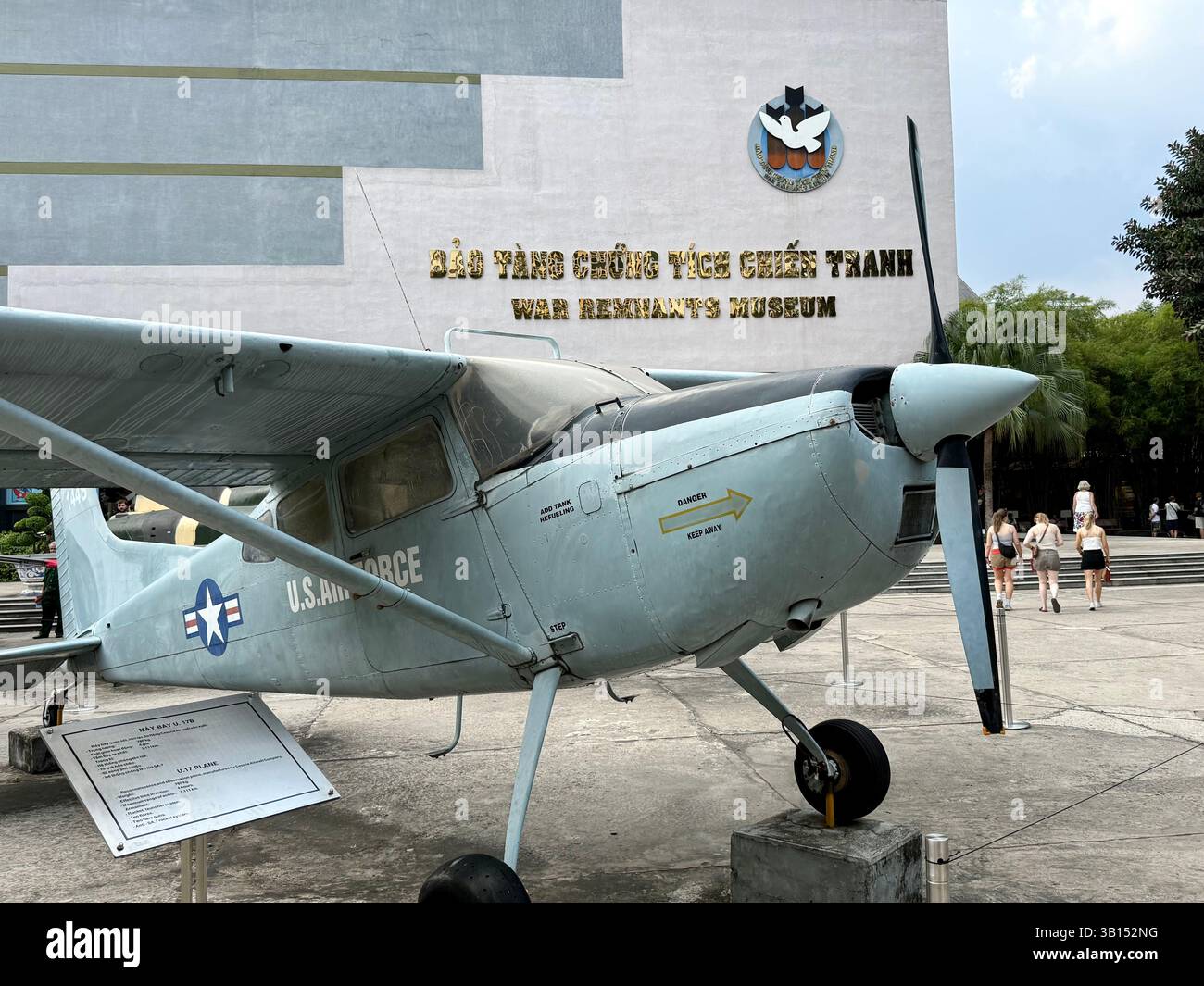 Ho Chi Minh Stadt, Vietnam. 13th Apr, 2025. A US Air Force plane stands ...