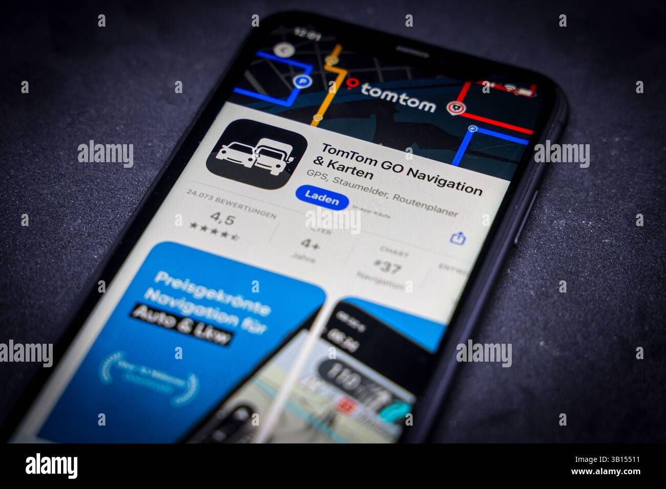 Apple App Store auf einem iPhone. Beliebte Apps. TomTom GO Navigation ...
