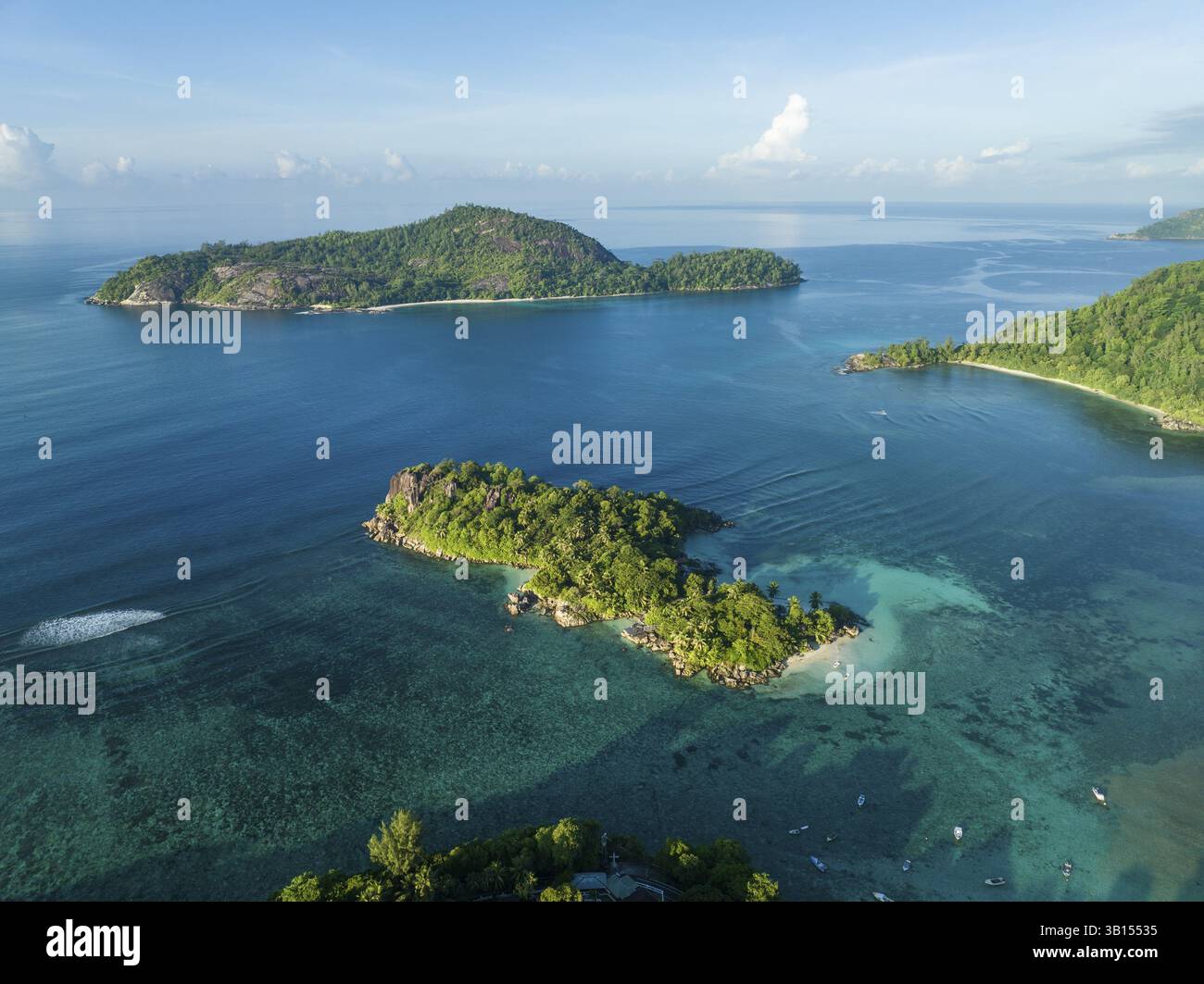 Aerial View, seychellen, Mahe, Port Glaud and Port launay Beach, Port ...