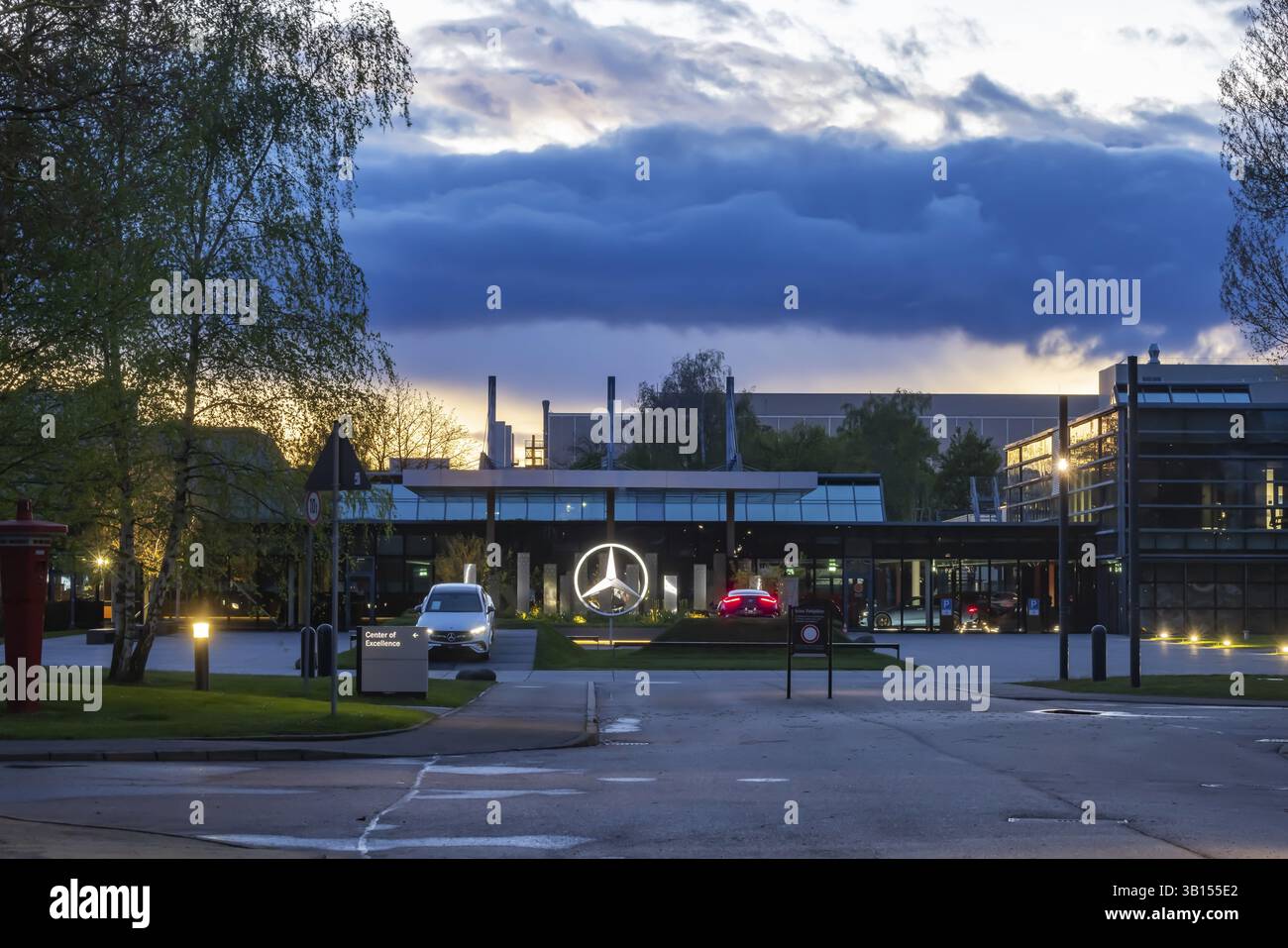 Mercedes benz corporate structure hi-res stock photography and images ...