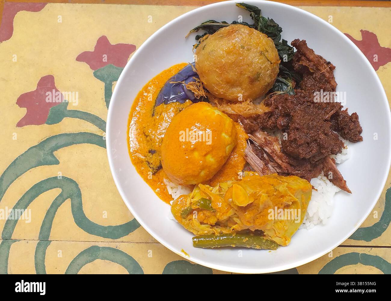 Nasi Padang Rendang, Indonesian food from West Sumatra with Beef ...