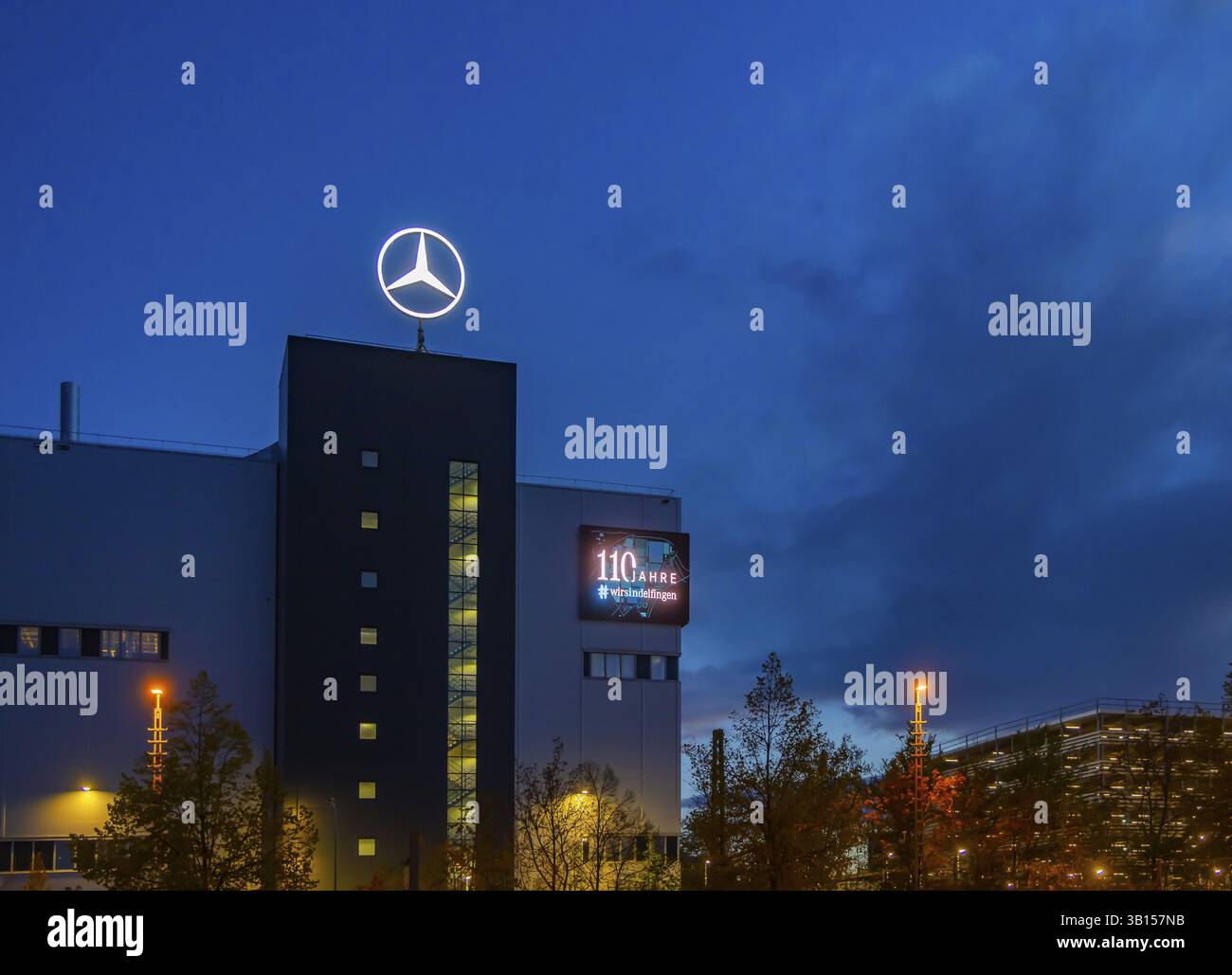 Merecedes Sindelfingen. Factory building with rotating Mercedes star ...