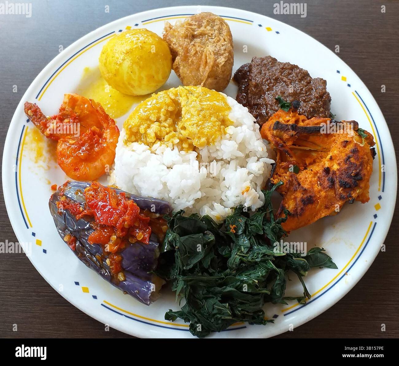 Nasi Padang Rendang, Indonesian food from West Sumatra with Beef ...