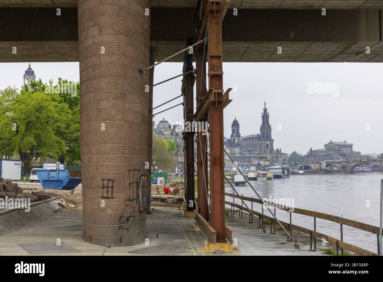 Following the partial collapse of the Carola Bridge, the demolition ...