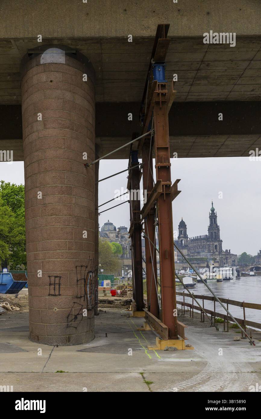 Following the partial collapse of the Carola Bridge, the demolition ...