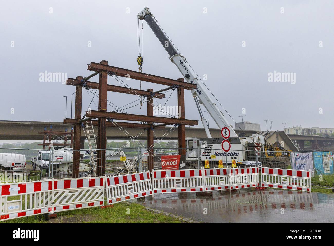 Following the partial collapse of the Carola Bridge, the demolition ...