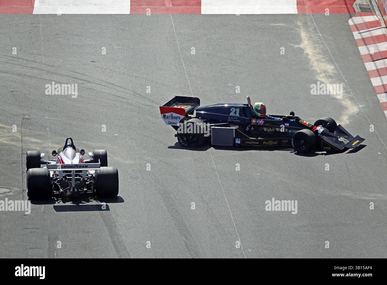 Williams FW05 after a spin in front of the harbour chicane, overtaken ...